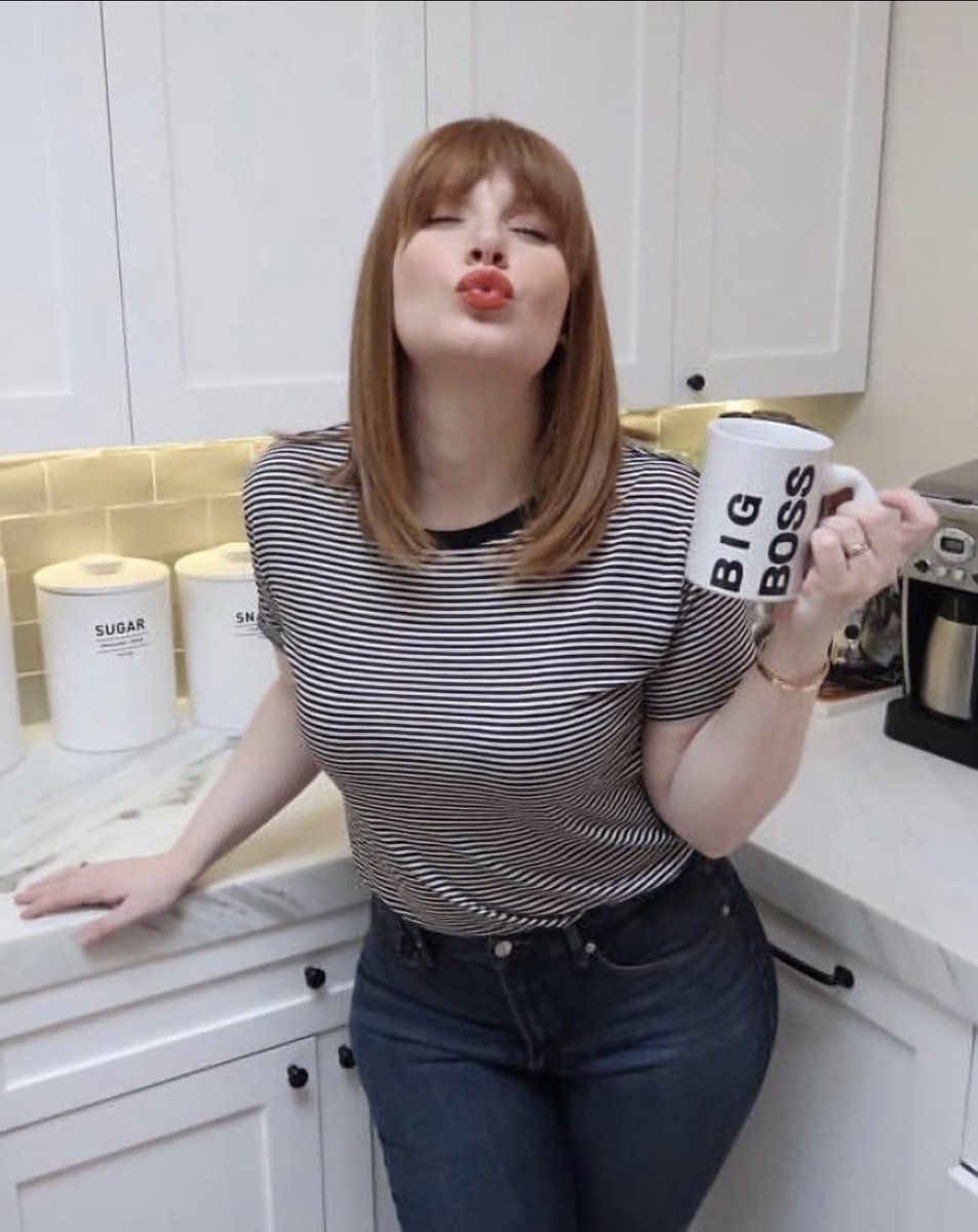 Celeb_lover_12 on Twitter: "Bryce Dallas Howard’s mommy vibes are off the chart 🥵🍑😅"