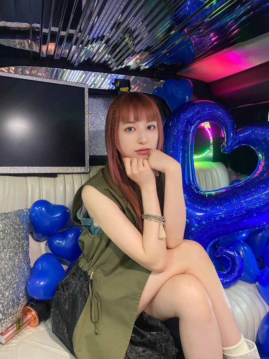 @onefive on Twitter: "「Last Blue」と「Ring Donuts」のMVもうみてくれた〜？？？^^ リムジンに乗ったりホームパーティをしながらワンカットで撮りました ...