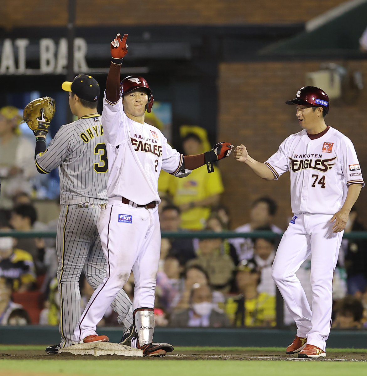 サンスポ×EAGLES on Twitter: "【楽天ｰ阪神】8日、5回に安打を放った太田光選手、7回には見事スクイズを成功させ「昇り龍ポーズ」。二盗も決めた。https://sanspo ...