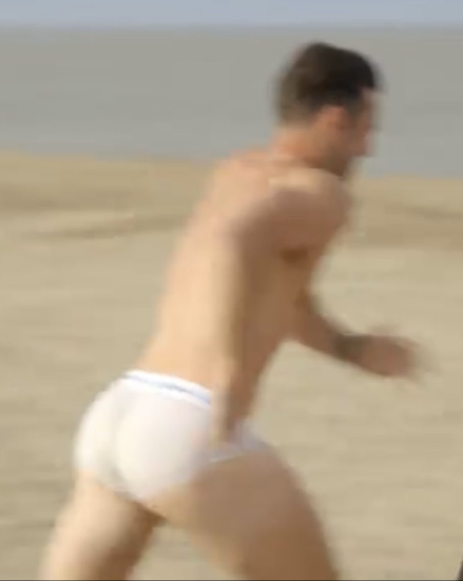 Mark Wright’s Bum 🍑🔥 on Twitter: "While they’re at it can we get Mark running on the beach in ...