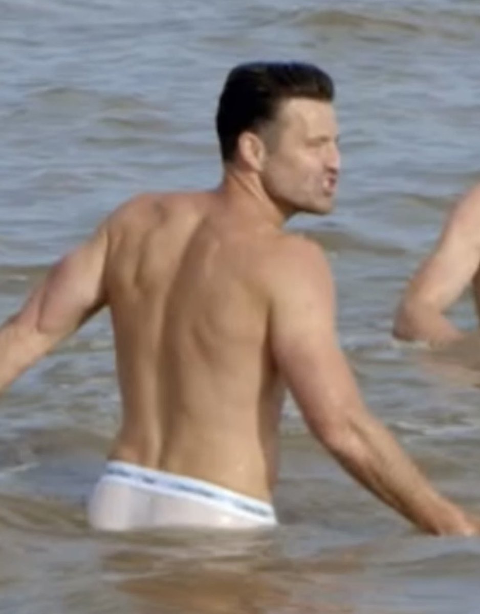 Mark Wright’s Bum 🍑🔥 on Twitter: "While they’re at it can we get Mark running on the beach in ...
