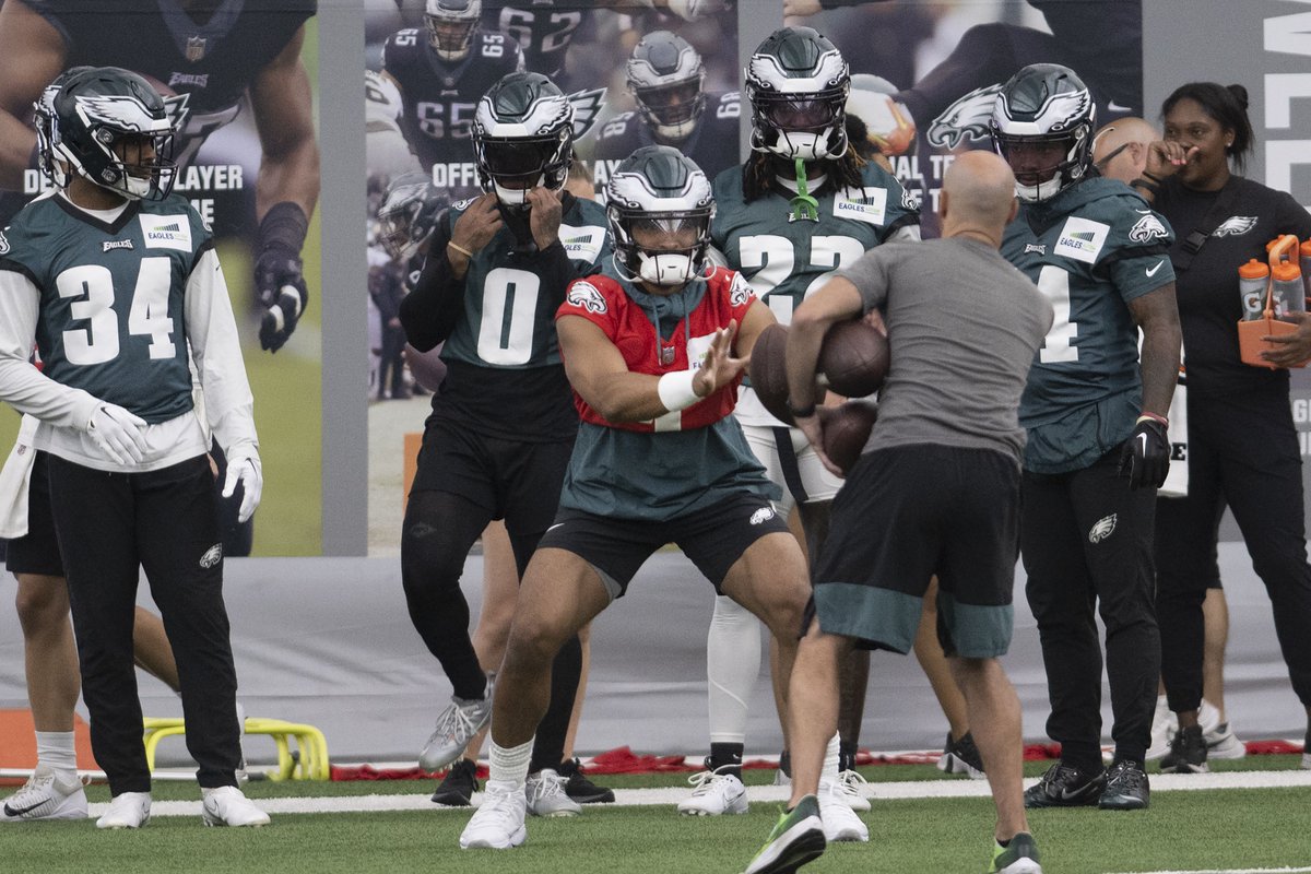 Josh Tolentino on Twitter: "Jalen Hurts flicks from Eagles final OTA practice 📸: @PhillyInquirer"