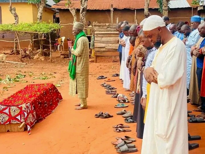 Most of us don't know what we are saying during Salat Al-janaaza ...