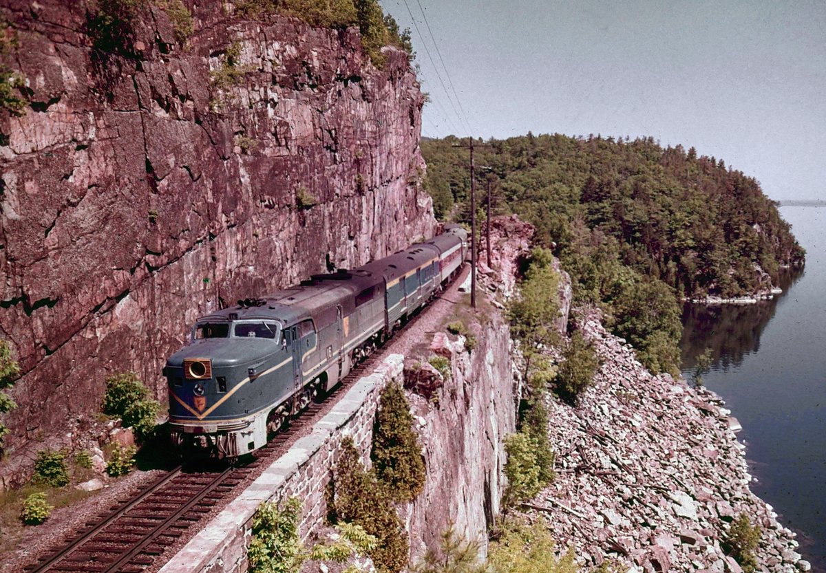 American-Rails.com on Twitter: "Delaware & Hudson PA #16 leads the "Laurentian" southbound along ...