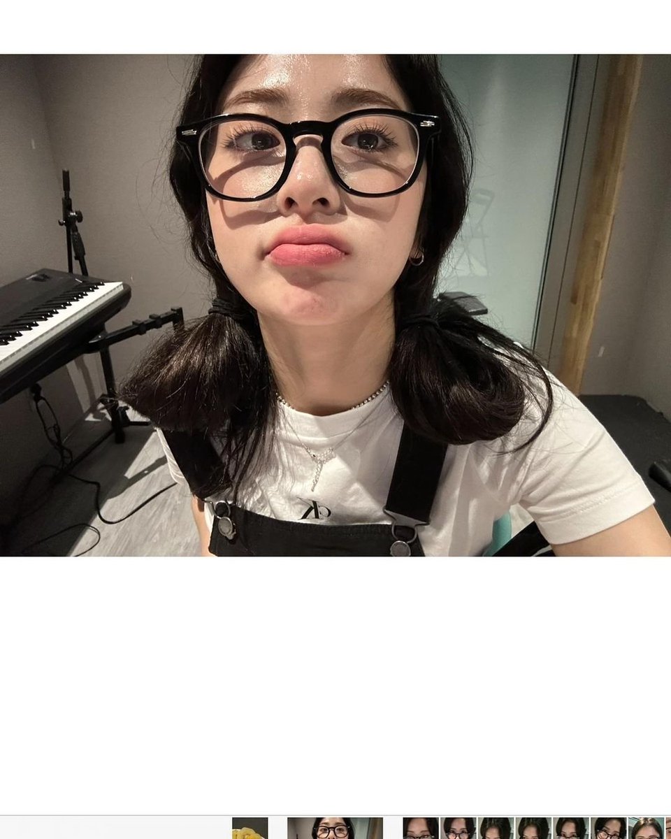 juni PRIDE MONTH on Twitter: "RT @FIM_YJ: 230609 #허윤진 인스타 업뎃 아오 . 떨려 🥝 🔗https://instagram.com/p ...