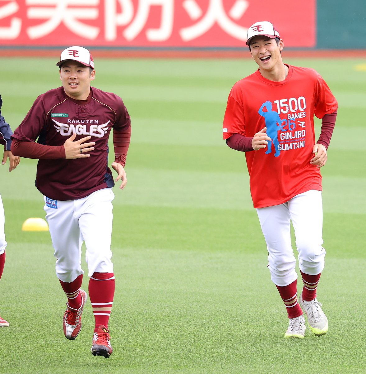 サンスポ×EAGLES on Twitter: "【楽天ｰ中日】9日、8日に今季3勝目を挙げた内星龍投手。松井裕樹投手と楽しそうに練習に臨みました。https://sanspo.com ...