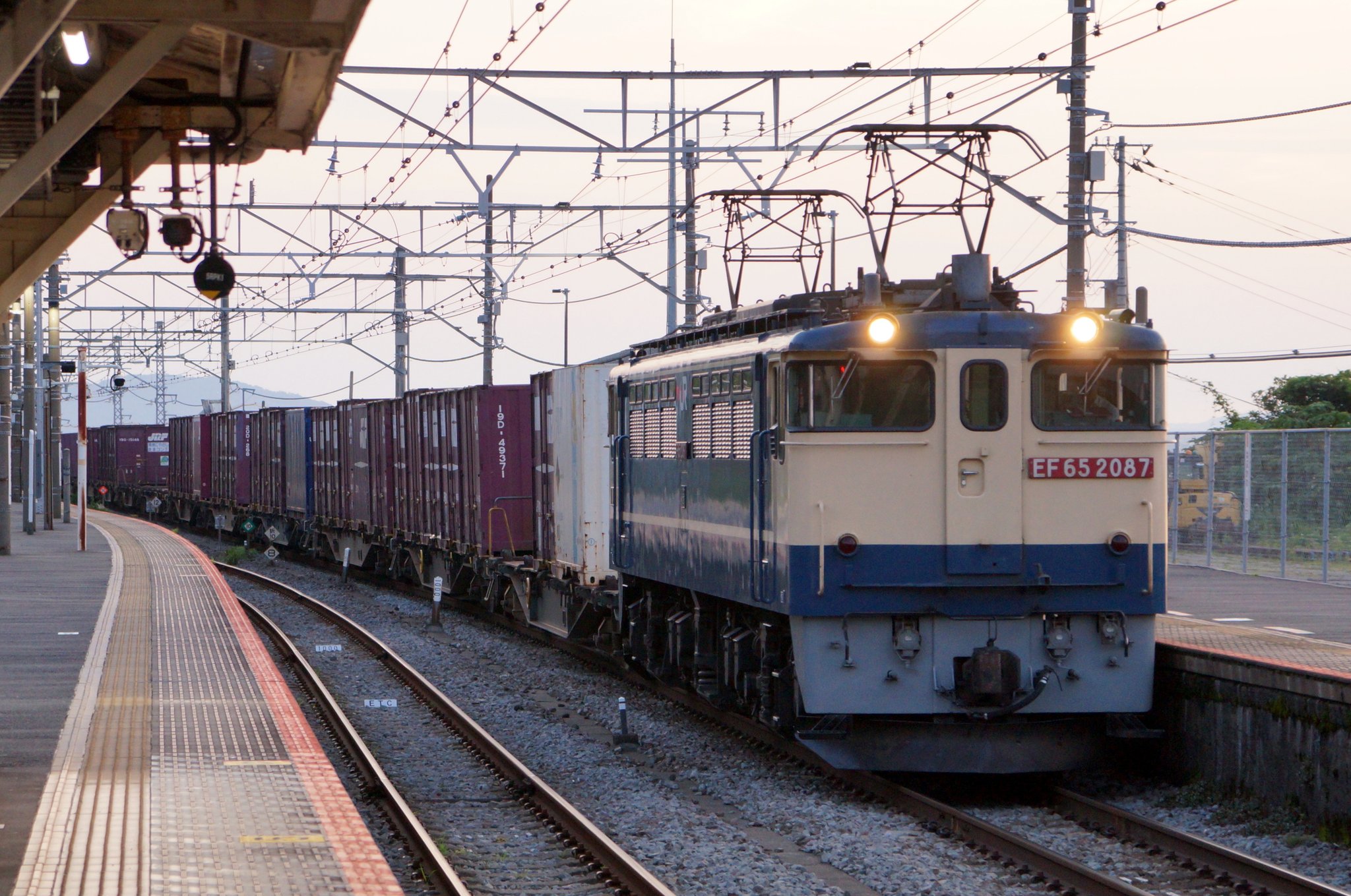 波鉄 on Twitter: "2023.6.8 EF65-2087代走 3071レ EF210-102 1071レ 東海道線 ☀は先週どきよりもストロング光線でしたか 1071レは東京 ...