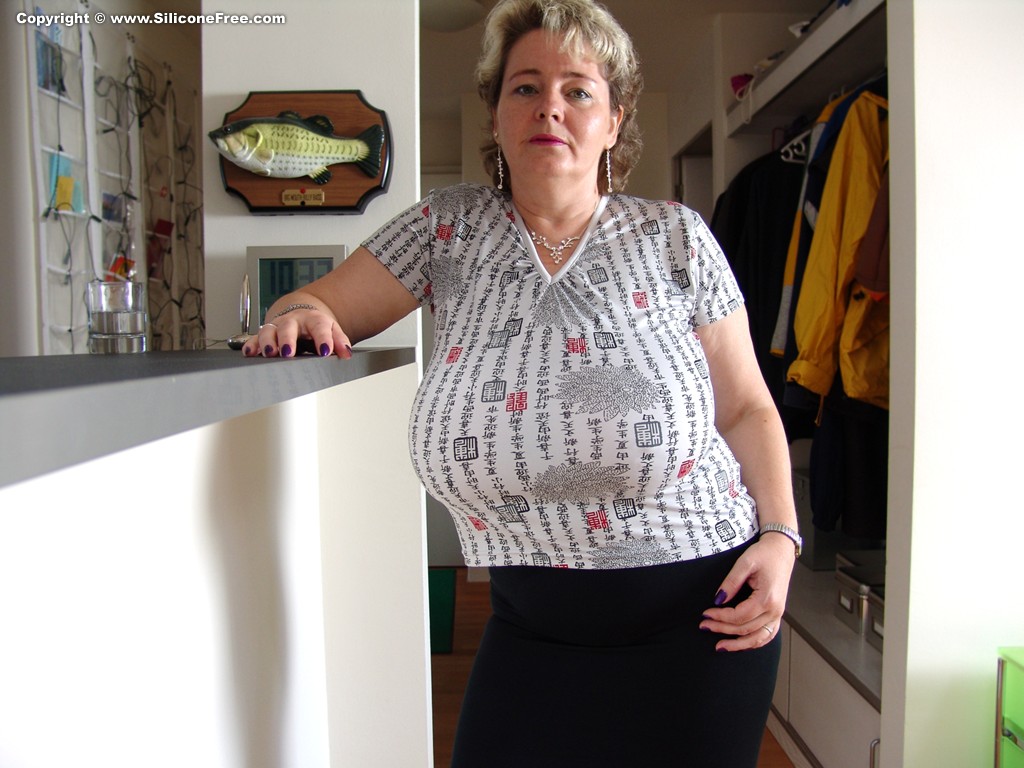 Crossdresser342 On Twitter The Perfect Busty Mommy Imagine Having