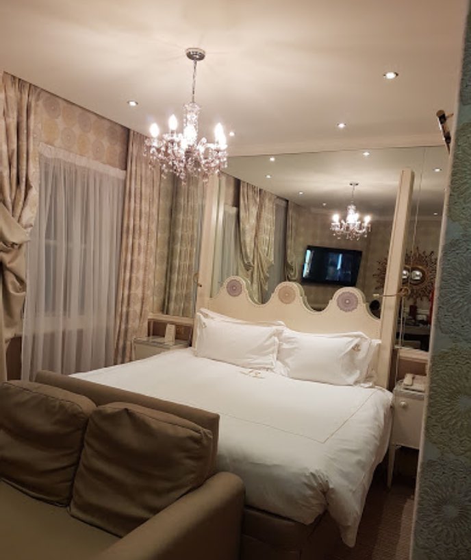 식초″̮ on Twitter: "Woodz in Europe Ep.3 런던 📍The Rubens at The Palace Hotel 👑 Superior King 39 ...