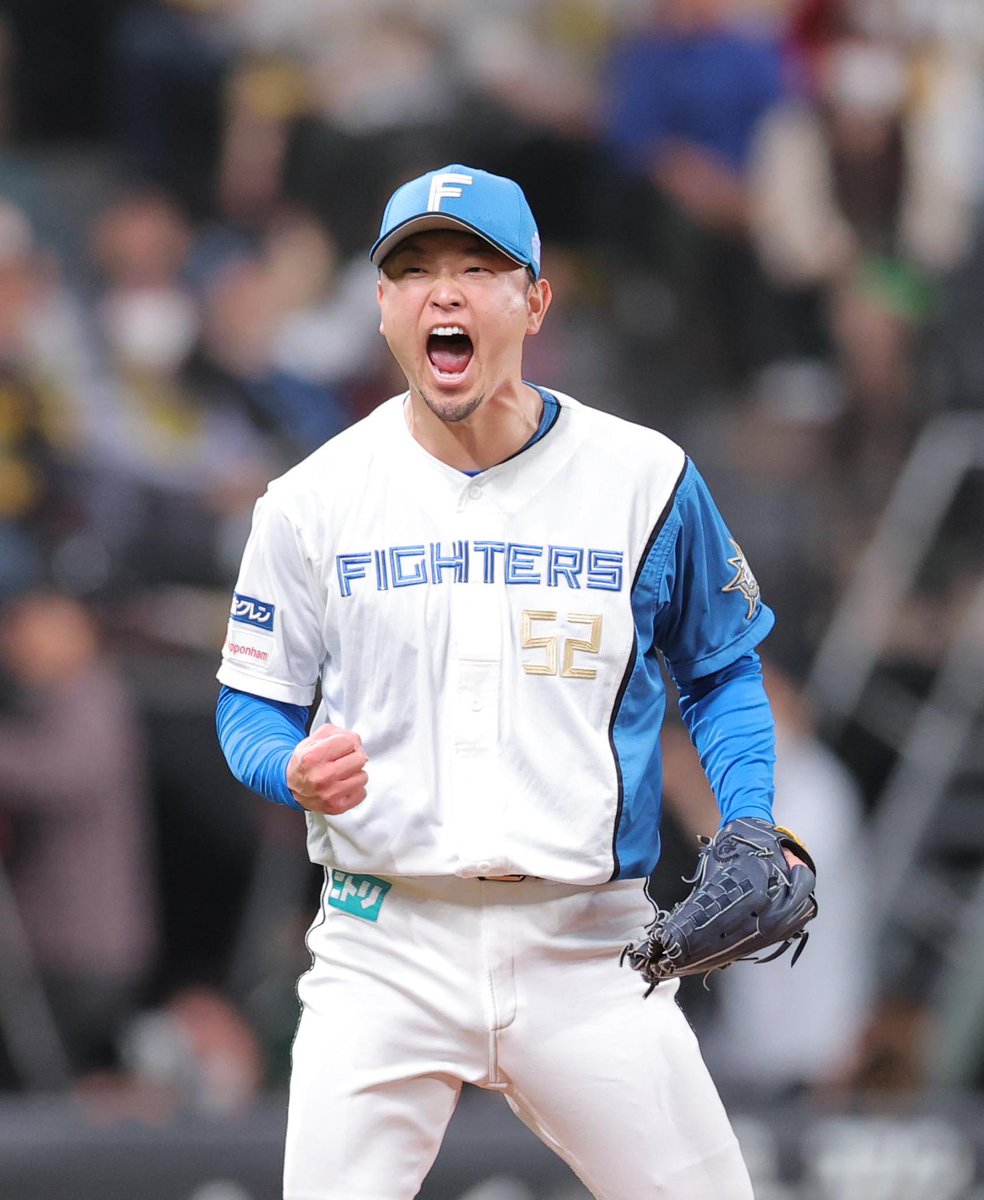 スポーツ報知 日本ハム取材班 On Twitter 9日の試合から🤝🏻(カメラ・中島 傑) 日本ハム Lovefighters 池田隆英 選手 松本剛 選手 伏見寅威 選手