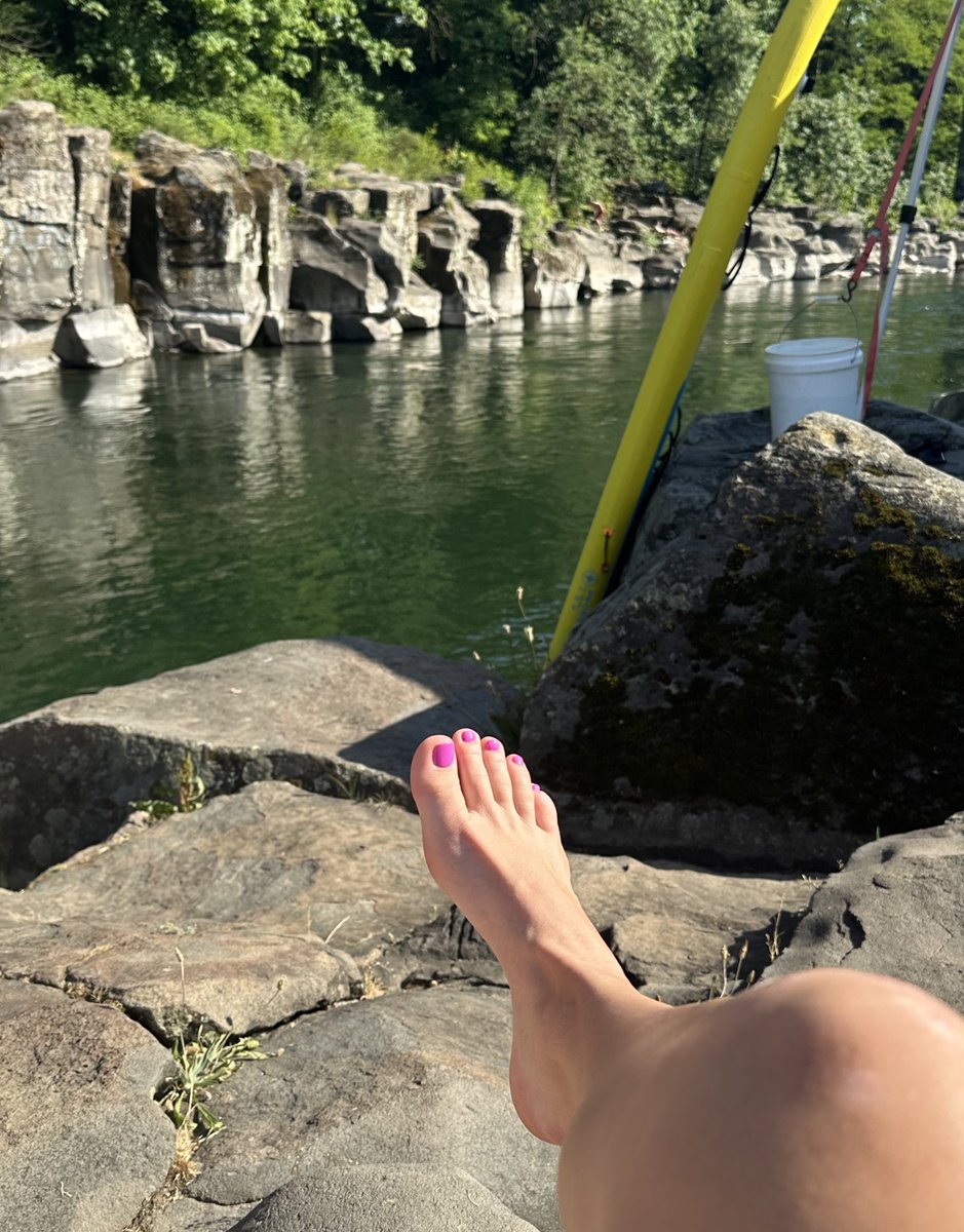 House Of Soles And Footjobs On Twitter Rt Hang10toess If You See These Toes Out At The River