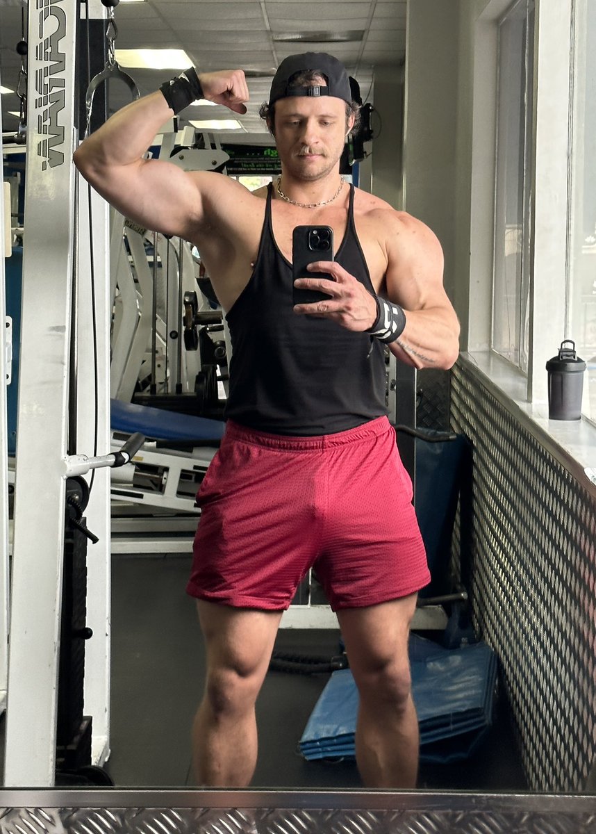 Mike Lopez on Twitter: "RT @NateGrimesXXX: feelin strong / sub"