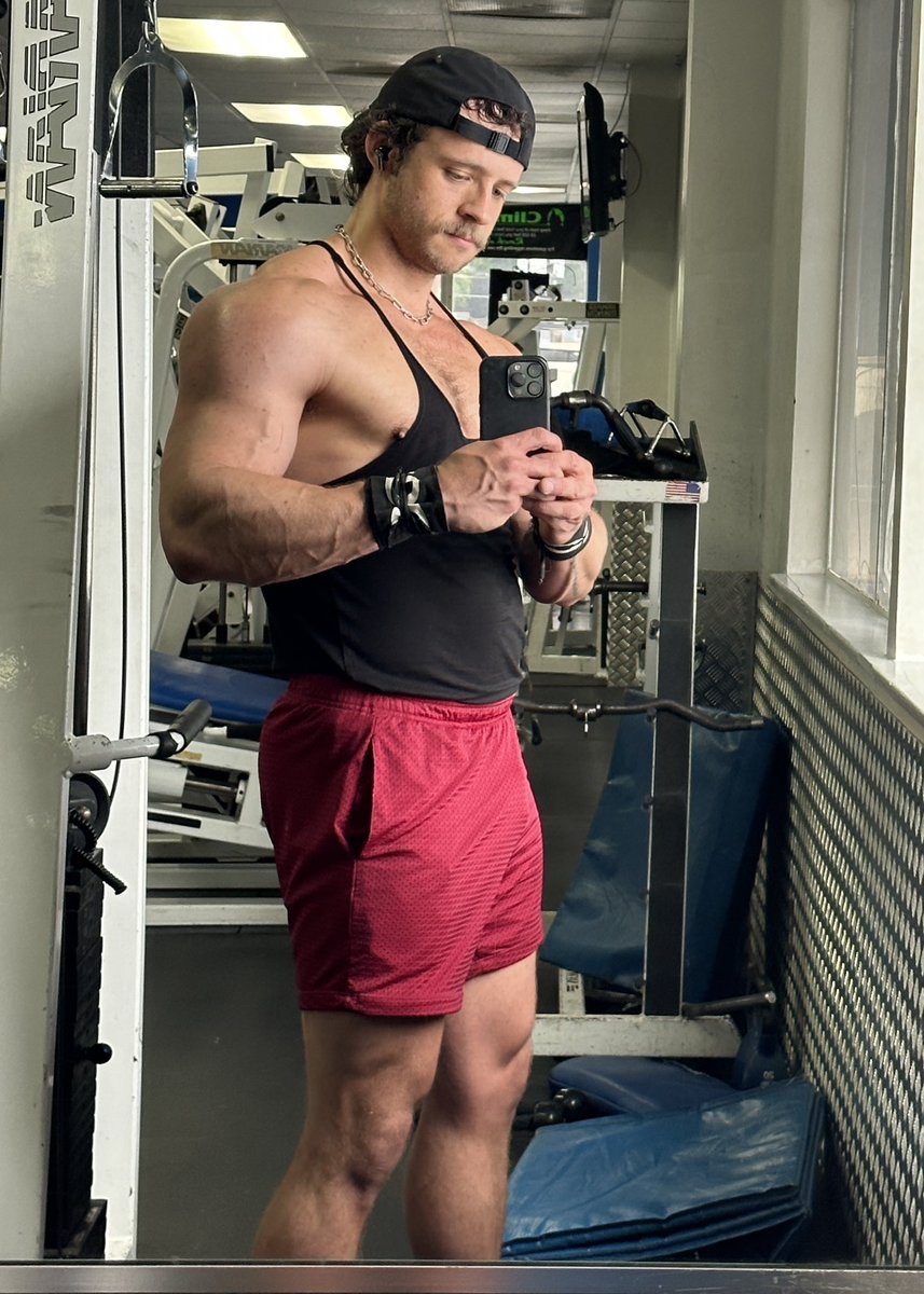 Mike Lopez on Twitter: "RT @NateGrimesXXX: feelin strong / sub"