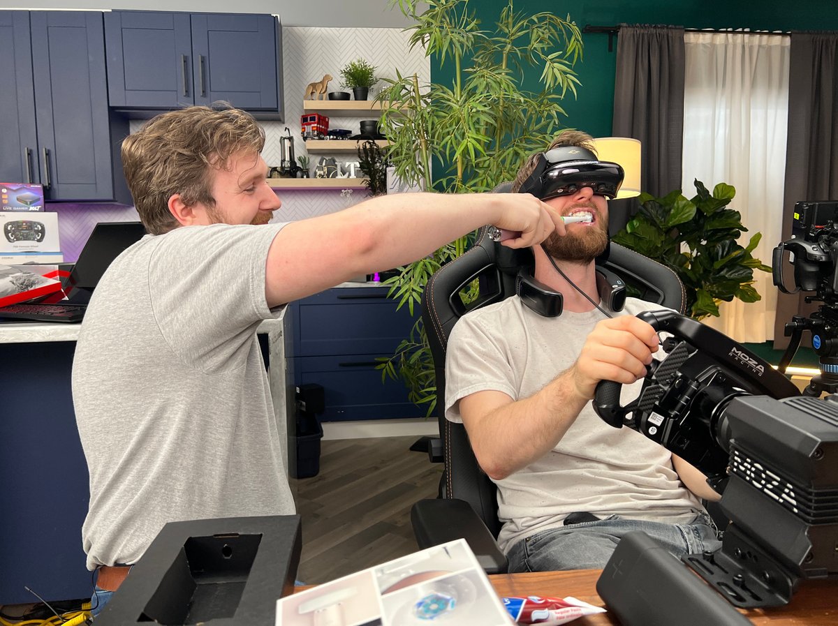 Linus Tech Tips on Twitter: "this is what you guys dont see behind the scenes #lienus"