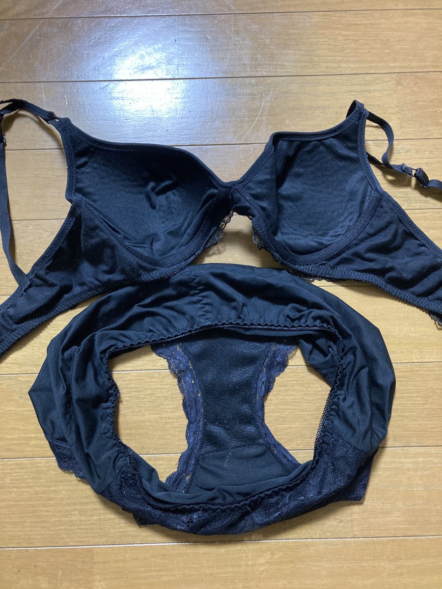 バーイ On Twitter 昨日の仕事下着です。相性の悪いパンツでは前夜に中出しした私の精液でも汚すことはできませんでした。匂いもわずか