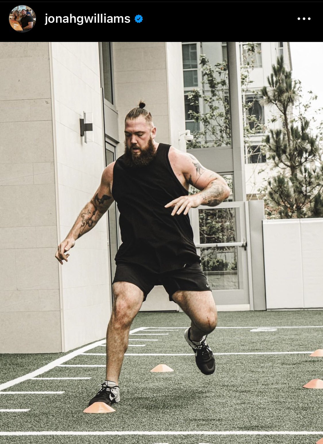 ZIM on Twitter: "Jonah Williams emerges… kneecaps fully intact….😳😳😳😳🦿 https://t.co/uJGKaWLReP ...