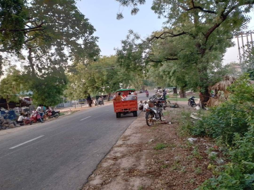 Khit Thit Media On Twitter ခင်ဦးတွင် စစ်တပ်က စစ်ကြောင်းထိုးနေ၍ မိုးဦးရာသီကာလ ကျေးရွာ ၄ ခုမှ ပ