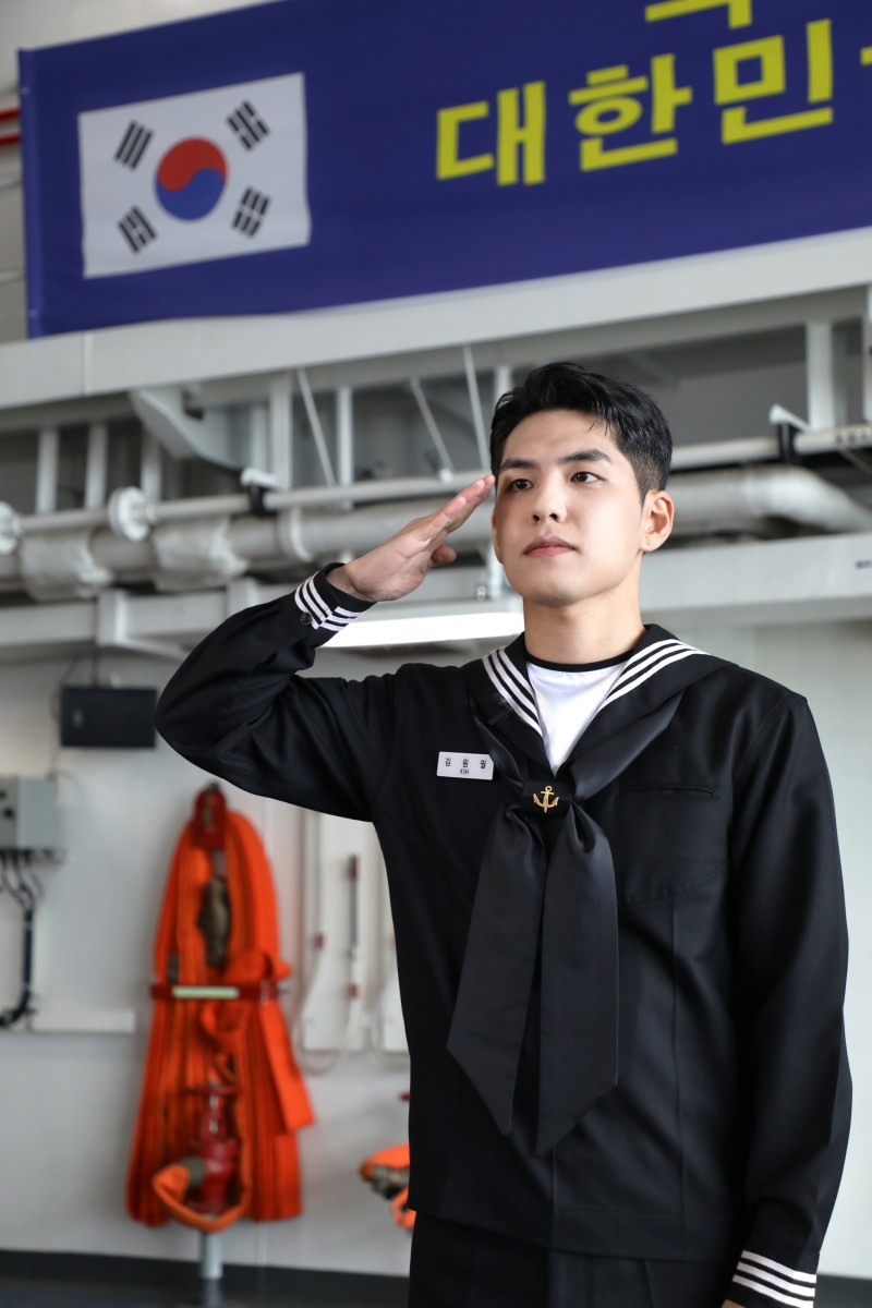 🍣 on Twitter: "Navy Enlistment Counceling Center with Corporal Kim Wonpil Behind the Scenes 🔗 ...