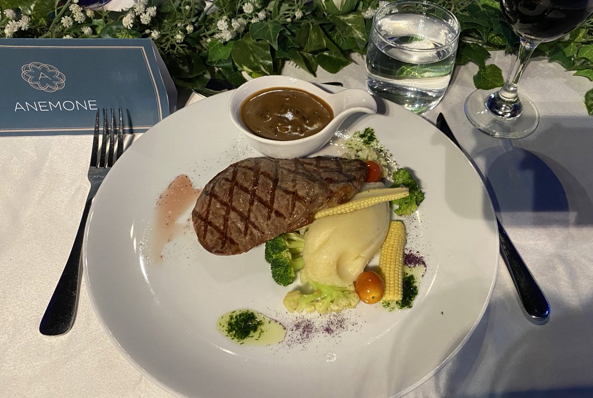 Selia 🪶 【AKA Virtual】 on Twitter: "Anemone dining 🍽️ Thank you so much mama @gunacchii