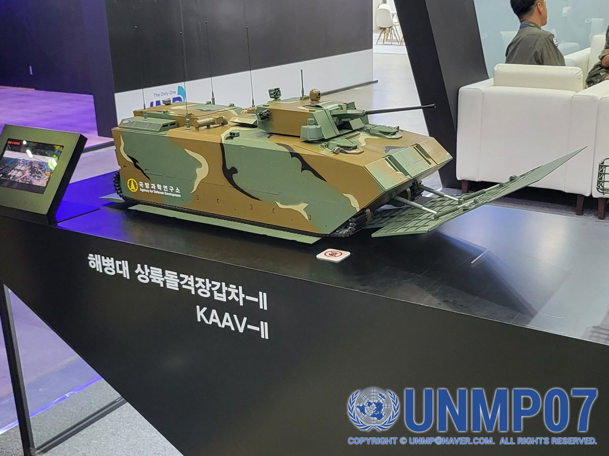 Junsupreme on Twitter: "Hanwha displayed scale model of the amphibious KAAV-II at MADEX 2023 ...