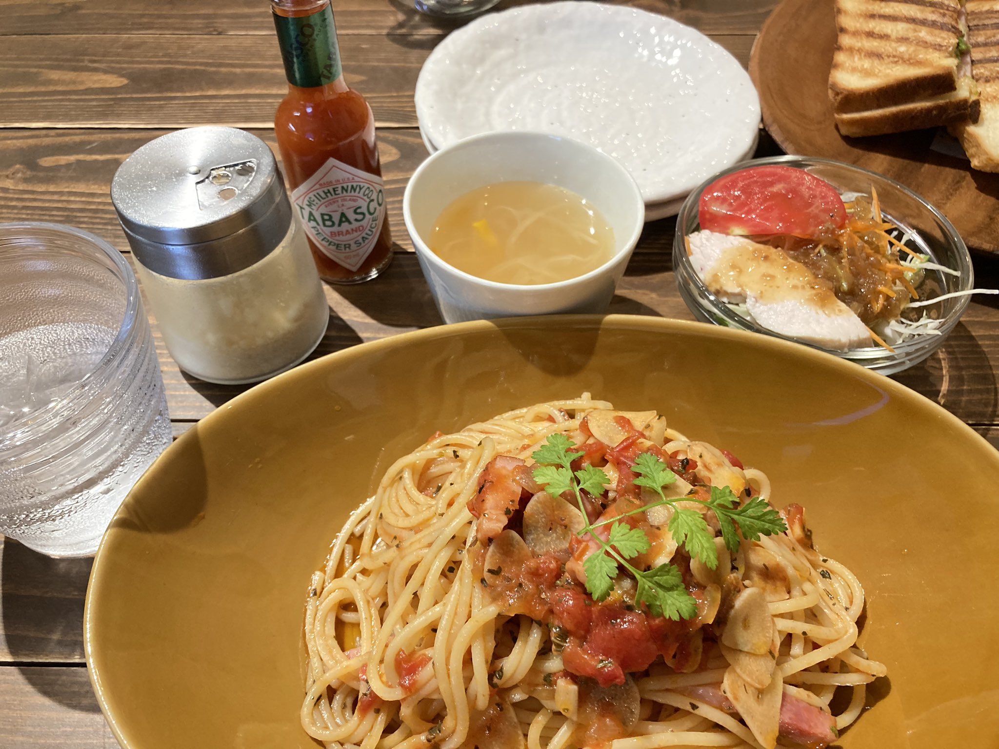 ひいるす on Twitter: "@Adoroten @junchan324 @kiyomapanda @himat_ex @mama_chan_mama 気の置けない友と高校の同級生の個展 ...