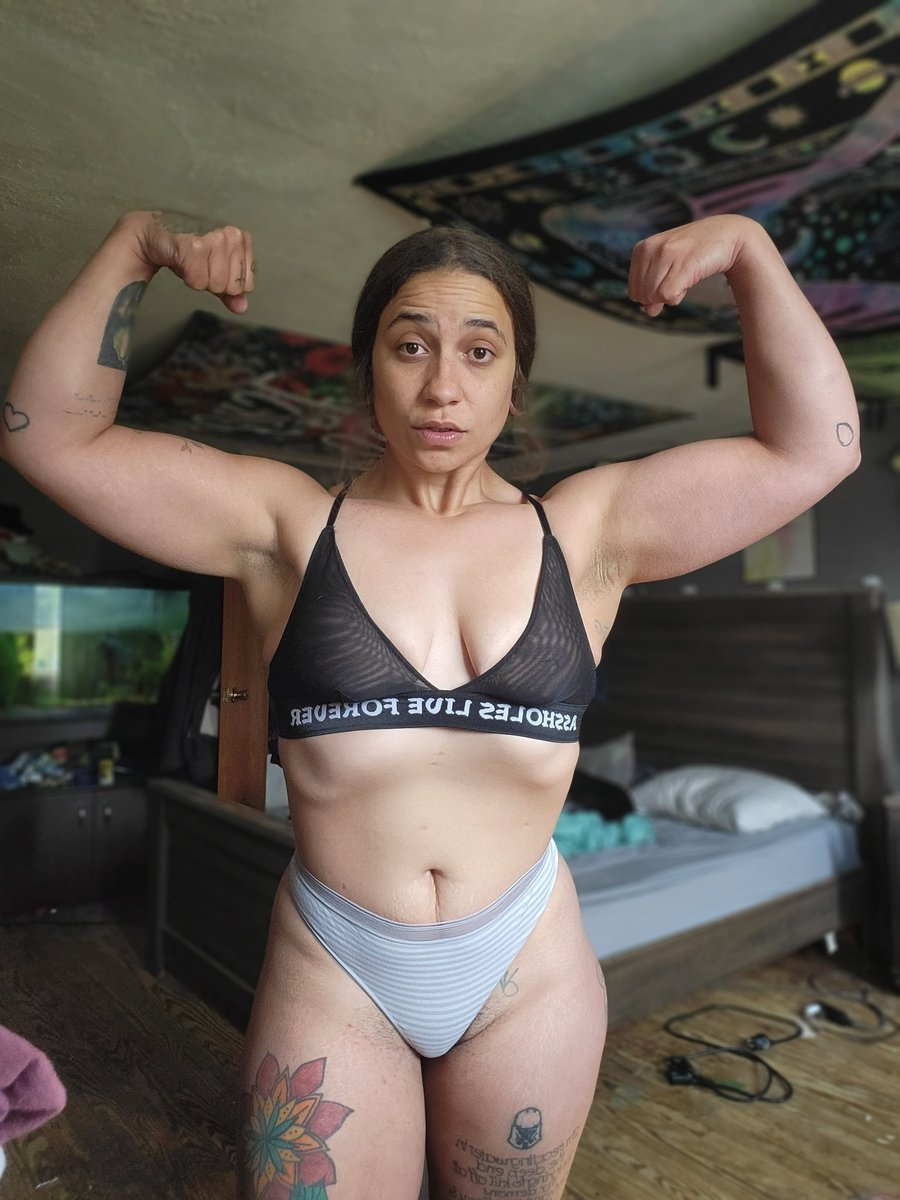 Muscle Mommy Emm on Twitter: "Are you into dominant women?"
