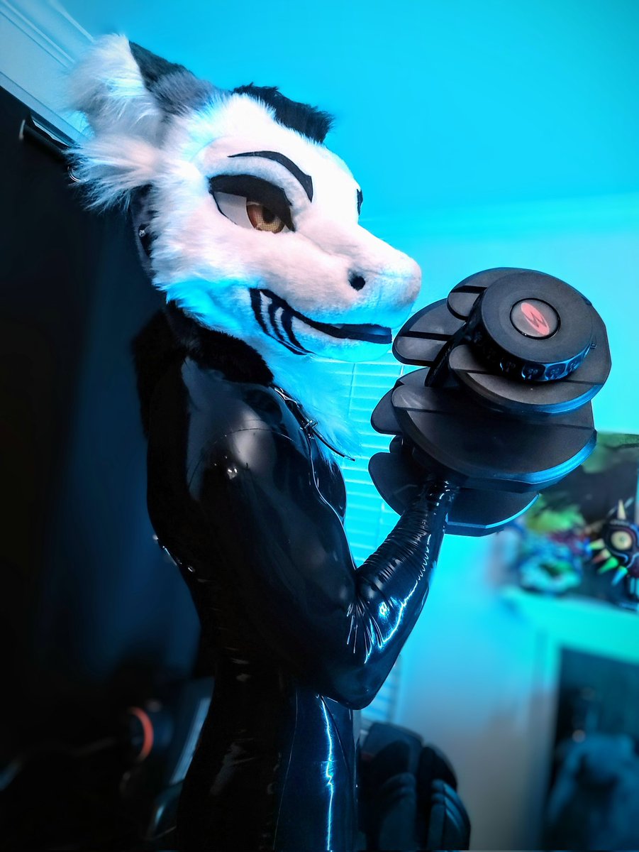 Red on Twitter: "RT @DiscipleWinter: Let's lift together for #squeakysaturday ️🖤 📷 ...