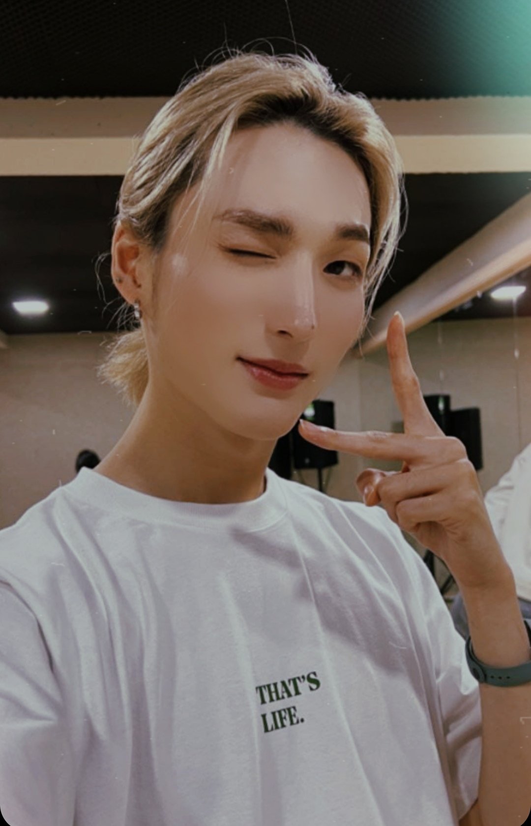 Beom🐈 (@renaya_eka) / Twitter