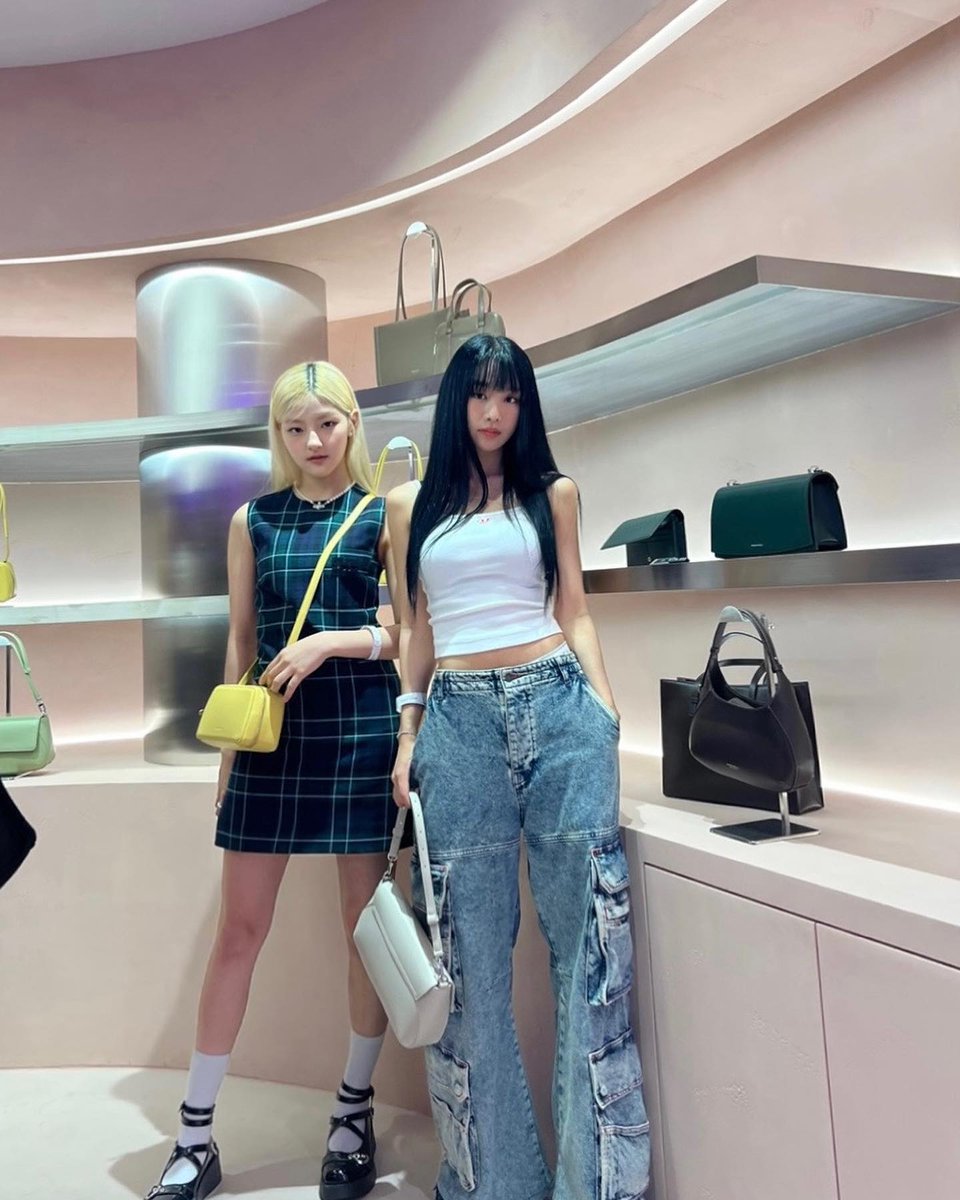 Natty Global on Twitter: "[IG] 230605 natty_0530 post 🤍 ️ with🐣 🤍 ️ con🐣 (1/2) 🔗http://instagram ...