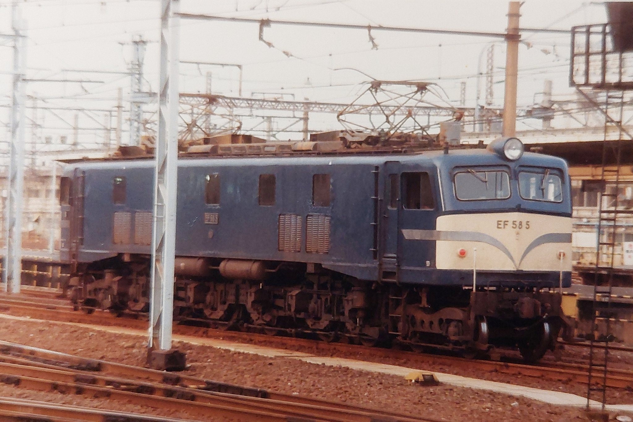 手つなグリーン車 (@tetsuna1st) / Twitter