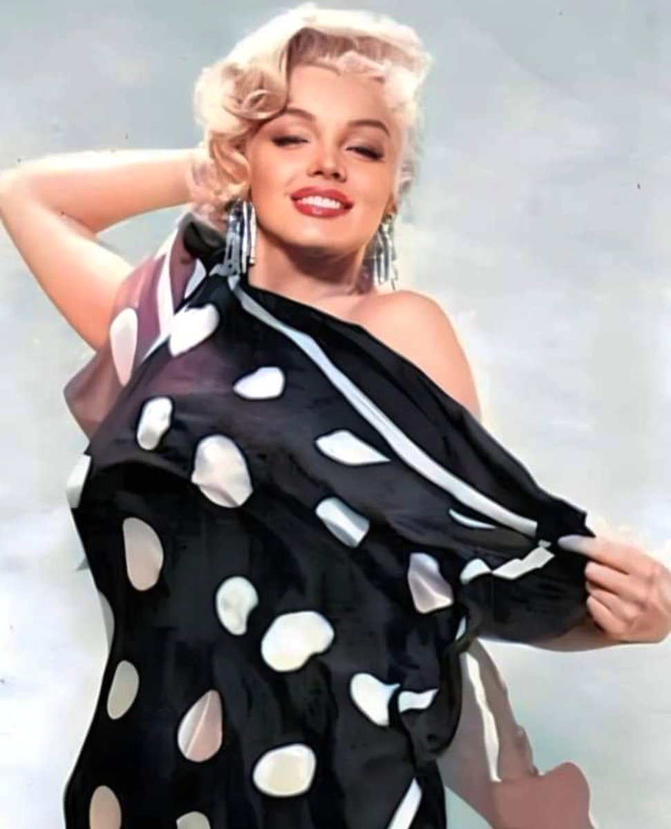 S.murakami on Twitter: "RT @MarilynDiary: Marilyn Monroe posed for some of the most iconic pinup ...