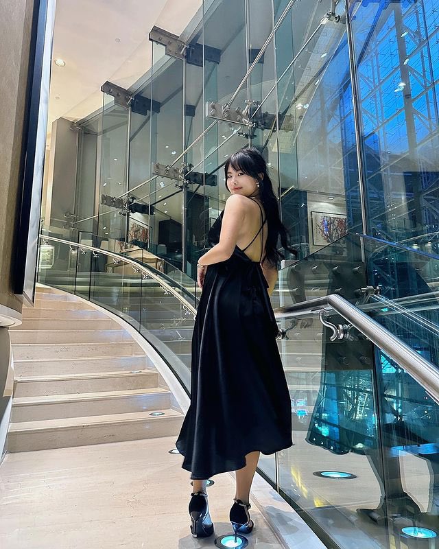 日常分享港女 on Twitter: "Grad din不忘露乳"