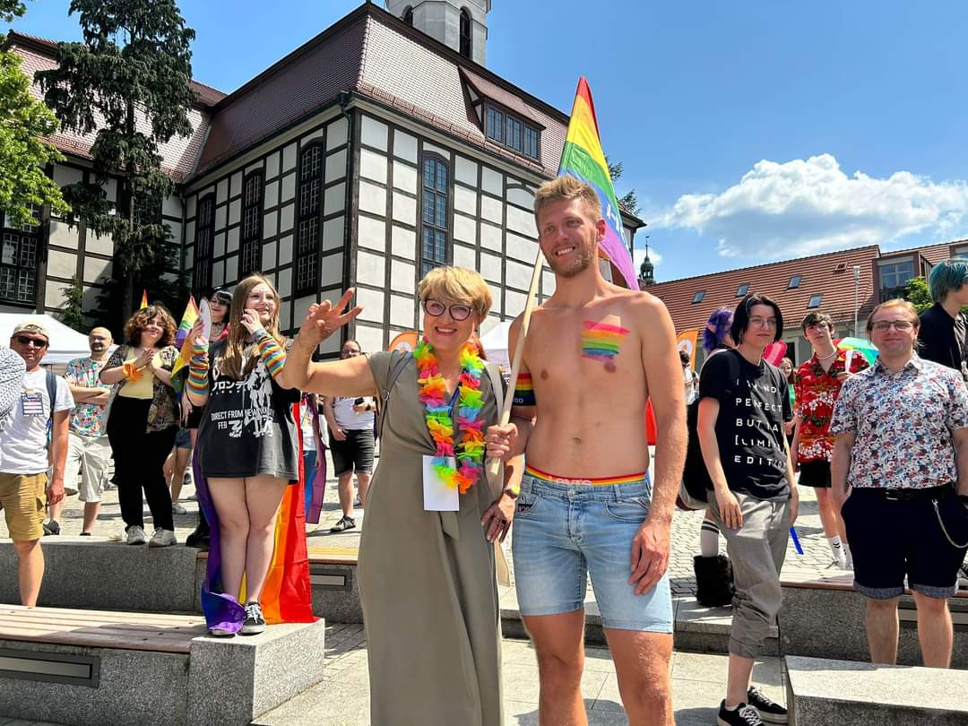 Linus Lewandowski on Twitter: "Fajnie, gdy na Marszu Równości pojawia się marszałkini ...