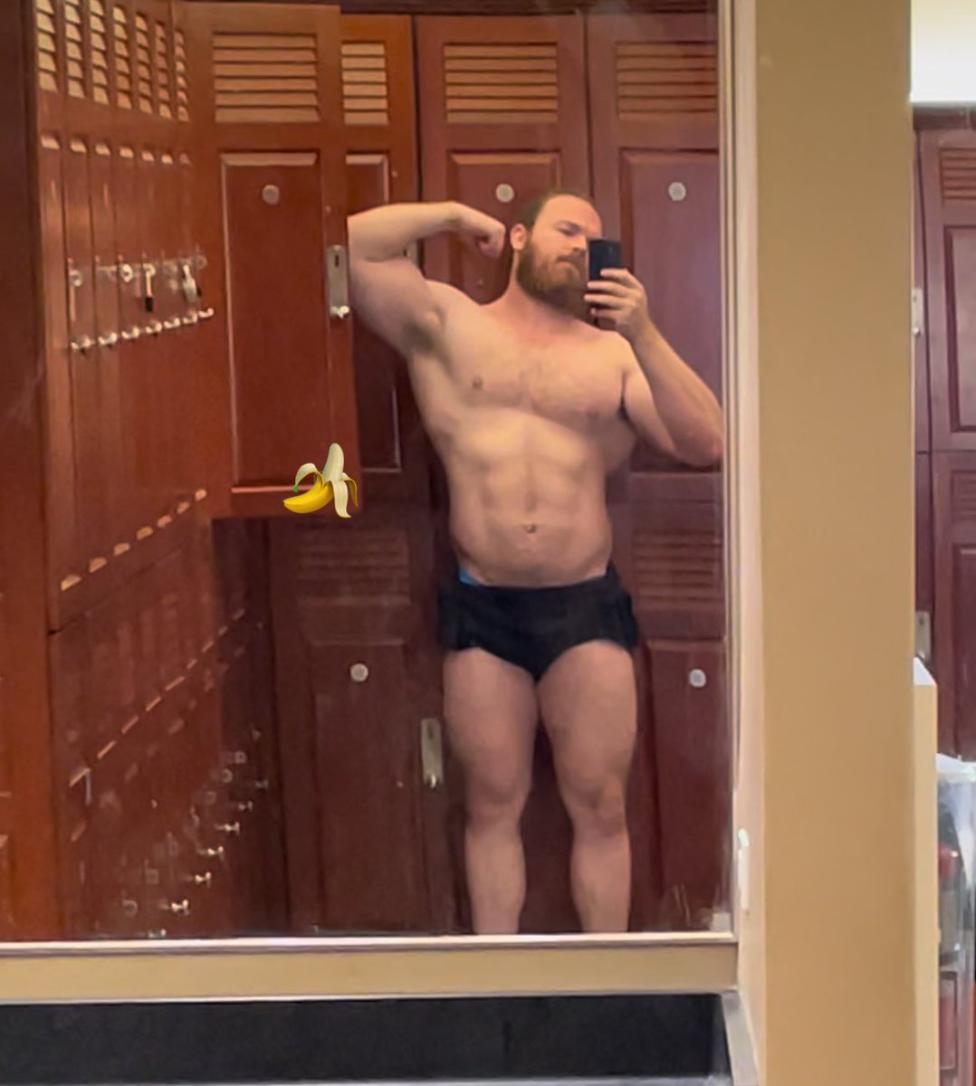 Pec_inspector on Twitter: "The lockers are just that tall, I swear. Banana for reference"