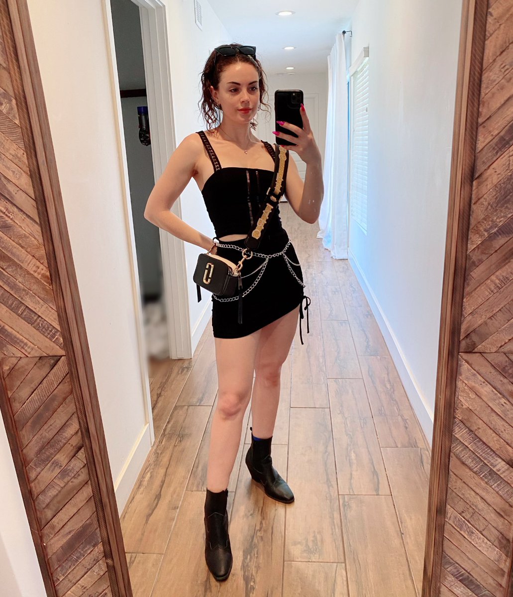 Domme Daily On Twitter Rt Femdomdaily Princess Worshipcamryn Knows