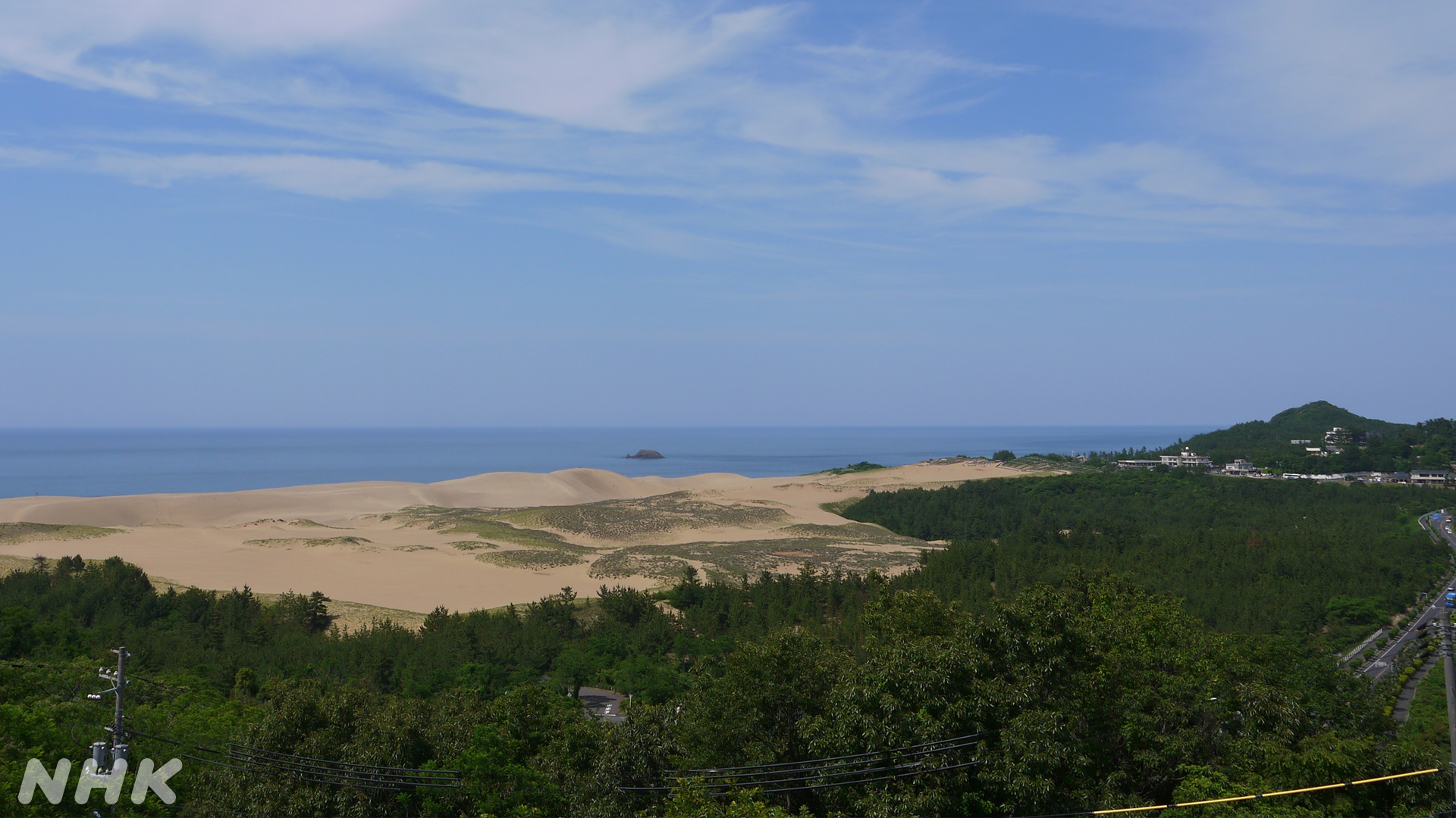NHKラジオニュース on Twitter: "#マイあさ こちらは、鳥取砂丘の「西側」の風景です。 https://t.co/2QC7sSicOO https://t.co ...