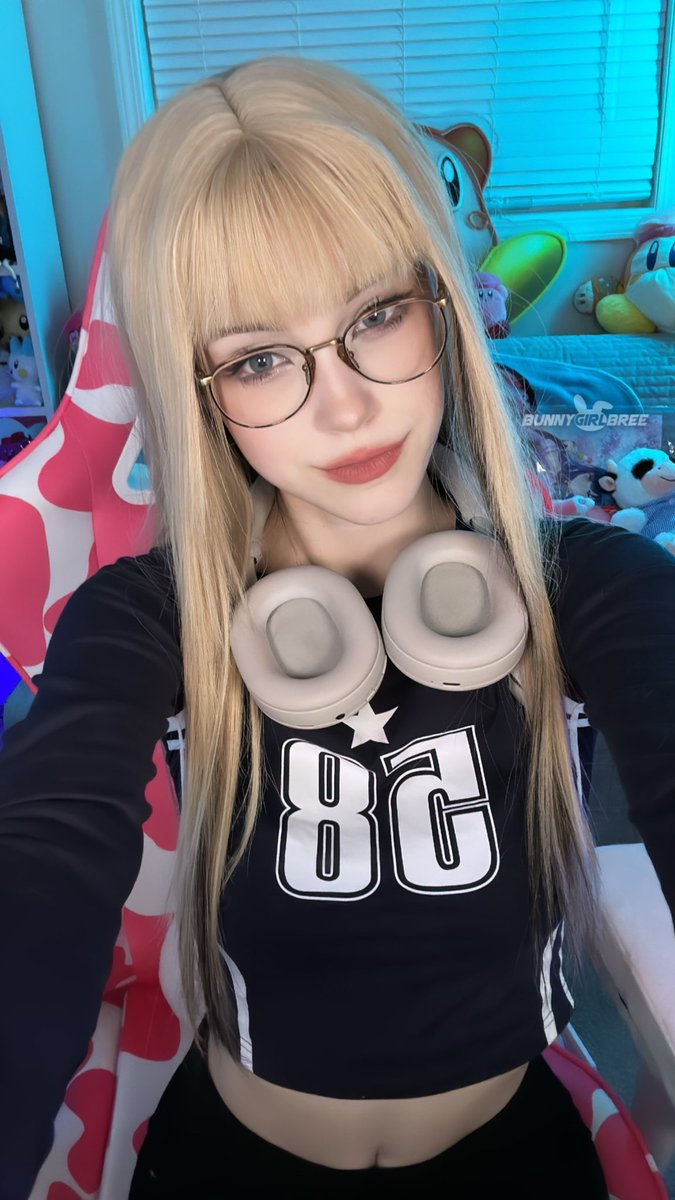 BreesKnees on Twitter: "Glasses Bree is a rare Bree👀 IG: https://instagram.com/p/CtVAsgSLzmN ...