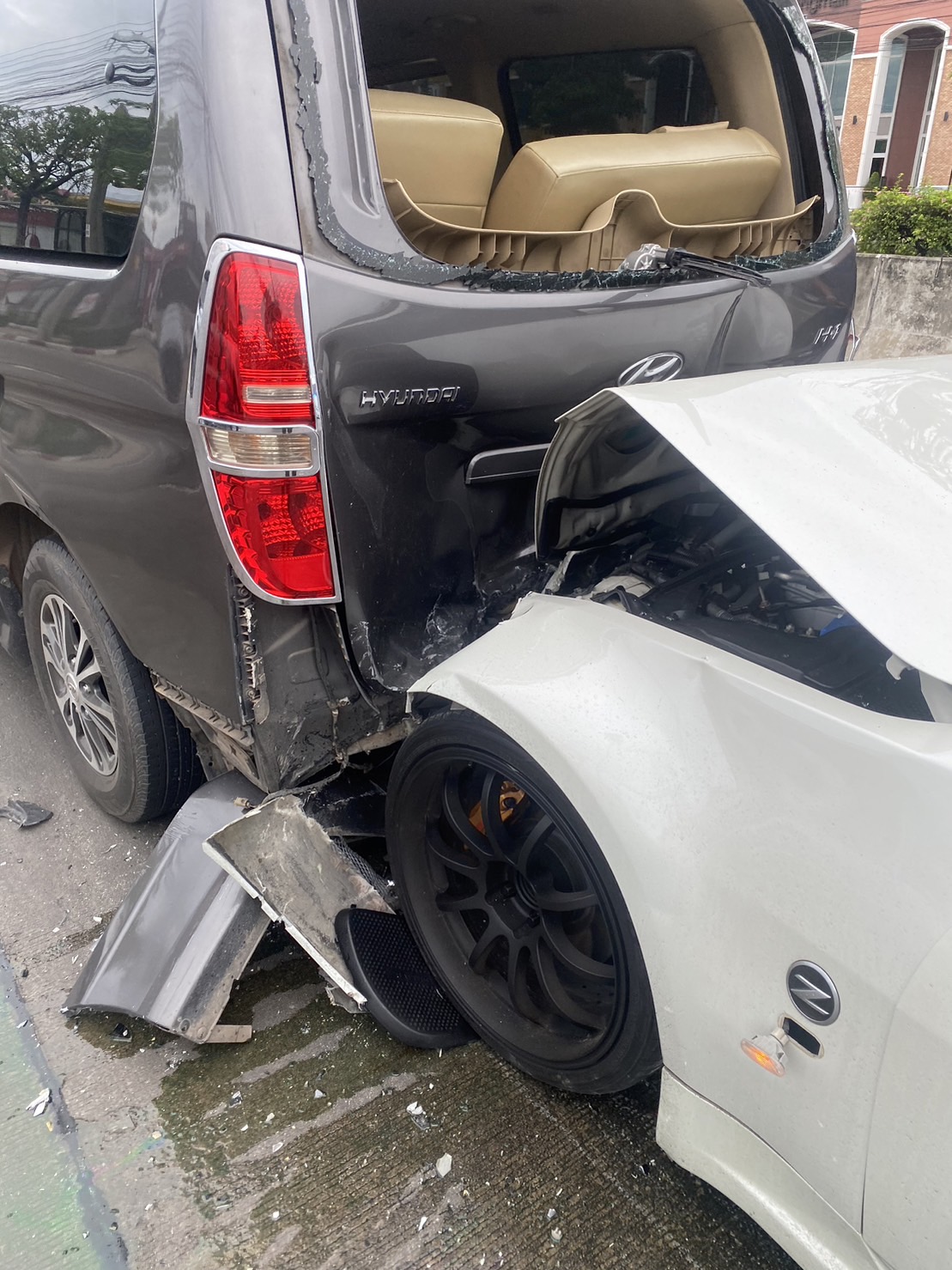 JS100Radio on Twitter: "09.21 #อุบัติเหตุ #ถนนเกษตรนวมินทร์ ขาเข้า จากแยกเลียบด่วนฯ >แยก ซ.นาค ...