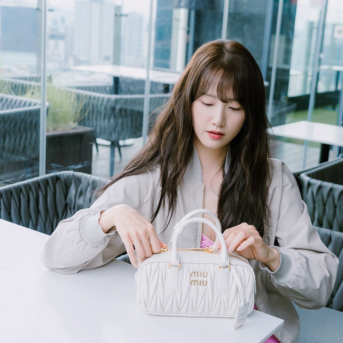 Mystarmyangel on Twitter: "[230611-YOONGSTAGRAM CAROUSEL] 마음에 쏘옥🤍 #miumiu #MiuArcadie https ...