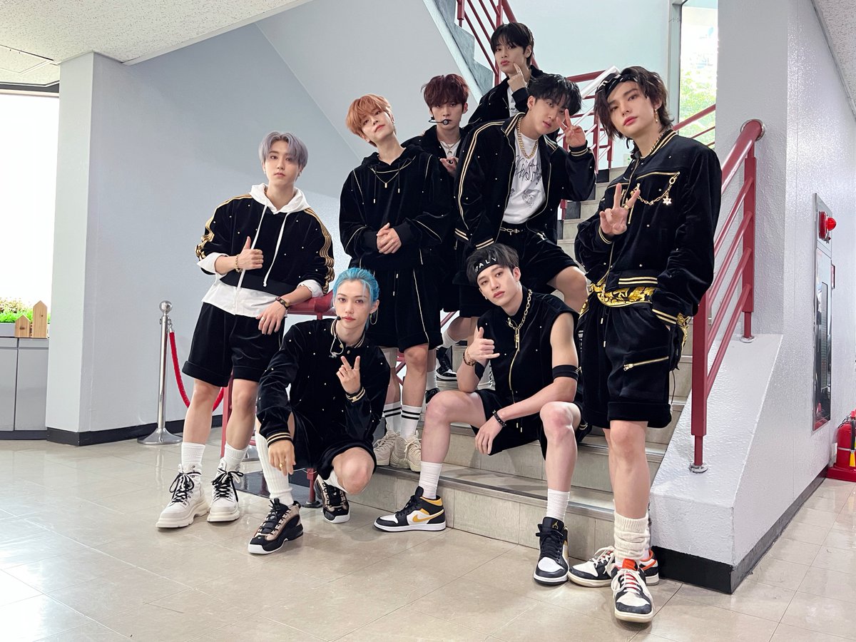 Stray Kids Argentina ★★★★★ on Twitter: "RT @Stray_Kids: [스키지기] 마지막까지 특별했던 ⭐️⭐️⭐️⭐️⭐️ 💗 이건 다 누구 덕 ...