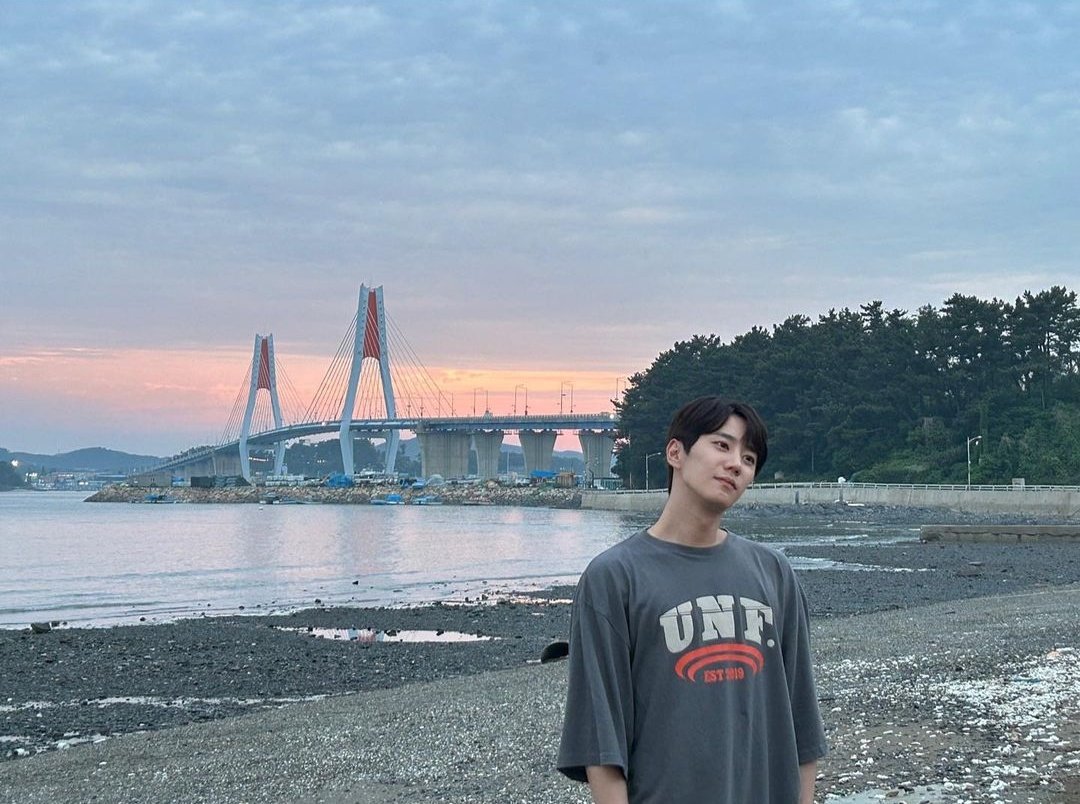 nana on Twitter: "LEE JUNYOUNG LOOKS FINE AND HIS SMILE SOOOO PRETTY 😍"