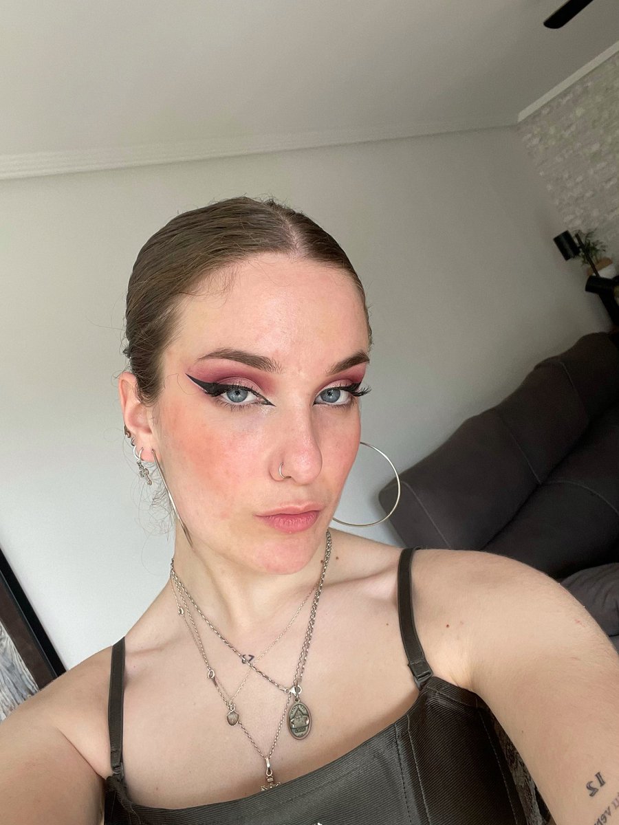 hibass on Twitter: "laq tuitea / su tipo"