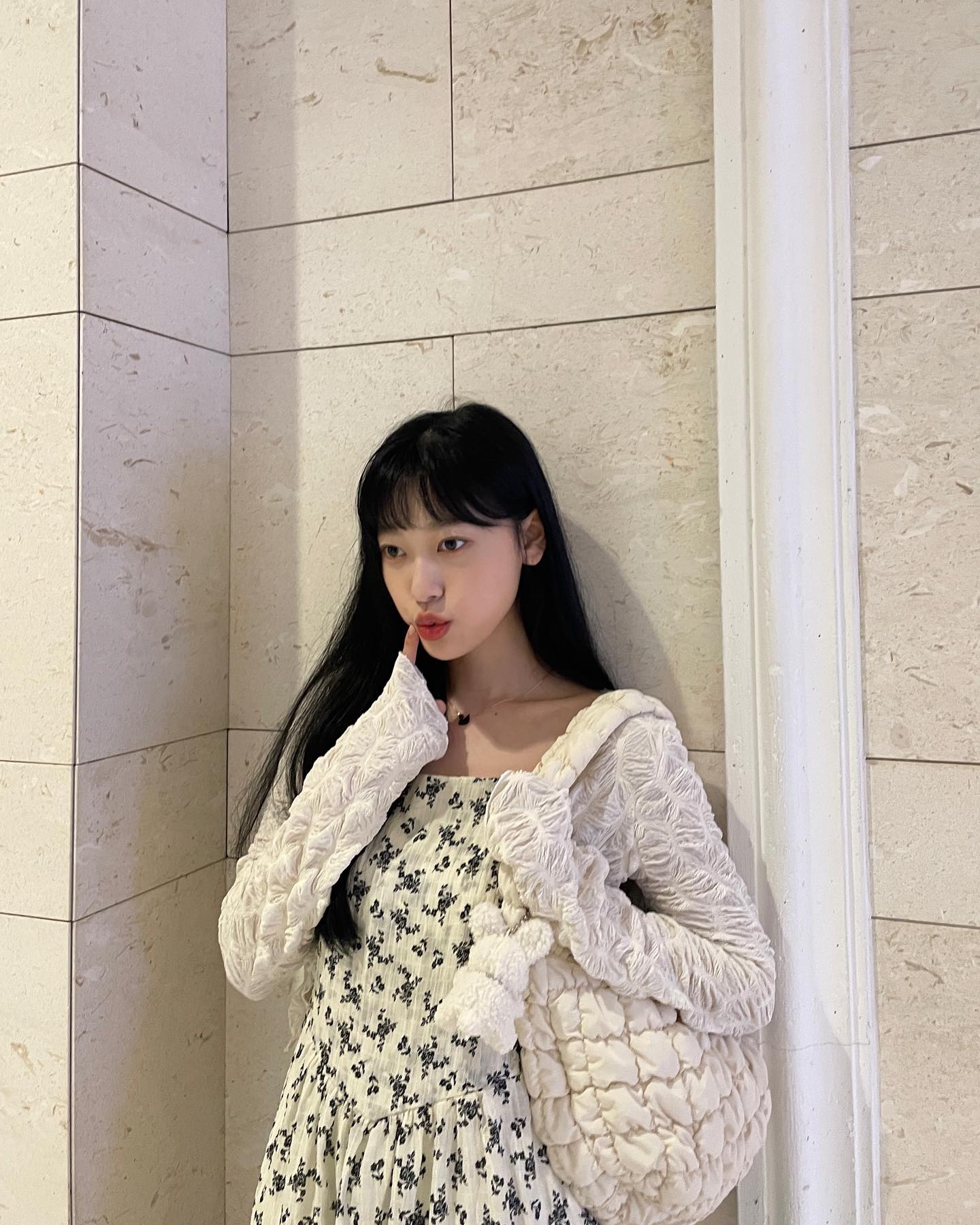 🌙 Orrery/nim on Twitter: "Kim Lip Instagram post https://t.co/l1LXe1pHa2 https://t.co/U3AzjO3dQv ...