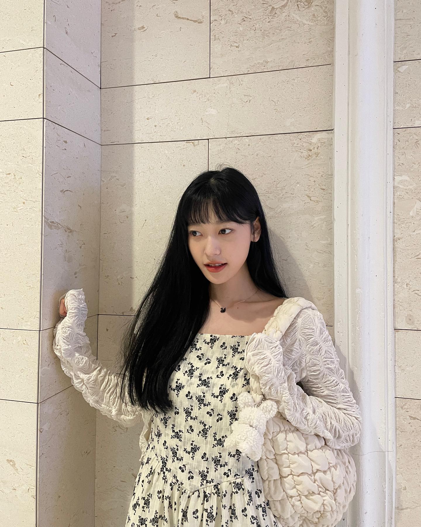 🌙 Orrery/nim on Twitter: "Kim Lip Instagram post https://t.co/l1LXe1pHa2 https://t.co/U3AzjO3dQv ...