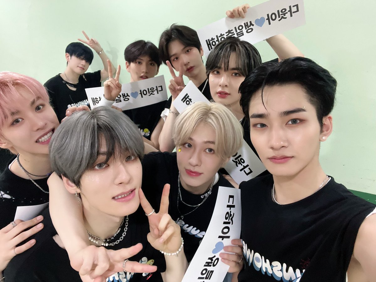 EPEX Official on Twitter: "[🎁] EPEX 1st FANCON DAY 2 🌤️ 여긴 이펙스와 제니스의 꿈이 모인 꿈자리 그 어떤 순간보다 반짝반짝 ...