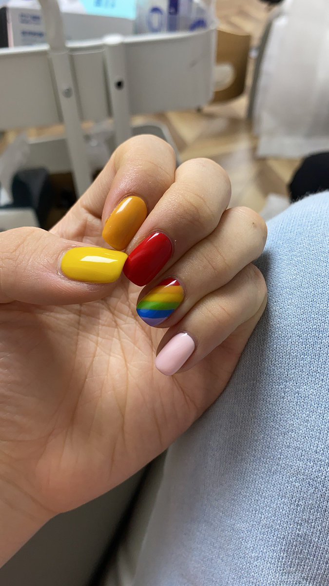 ZeenðŸ³ï¸â€âš§ï¸ On Twitter 主打的就是一个彩虹🌈é…色 Happy Pride Month
