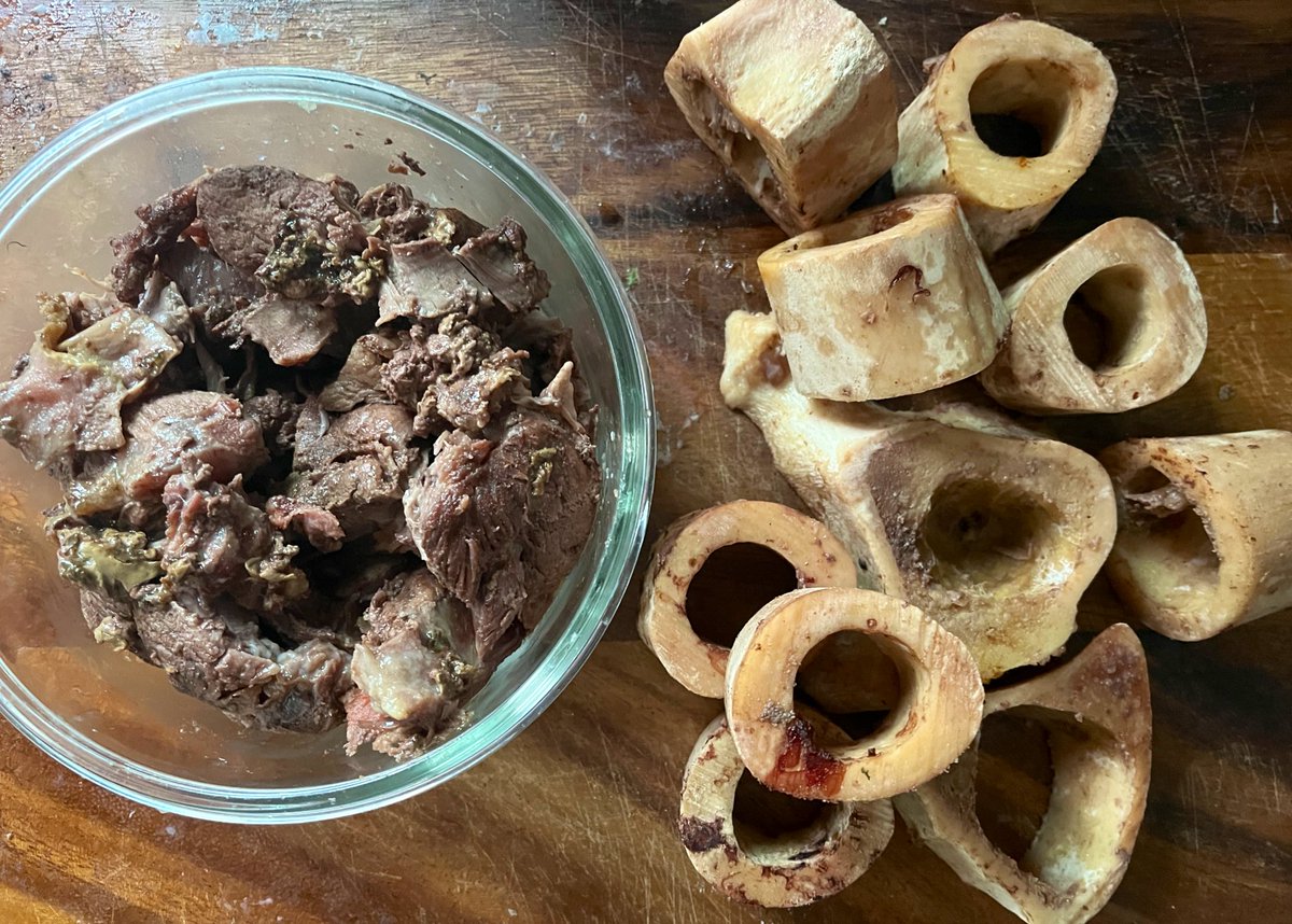 Loving this method of making bone broth + slow-cooked beef + bone ...
