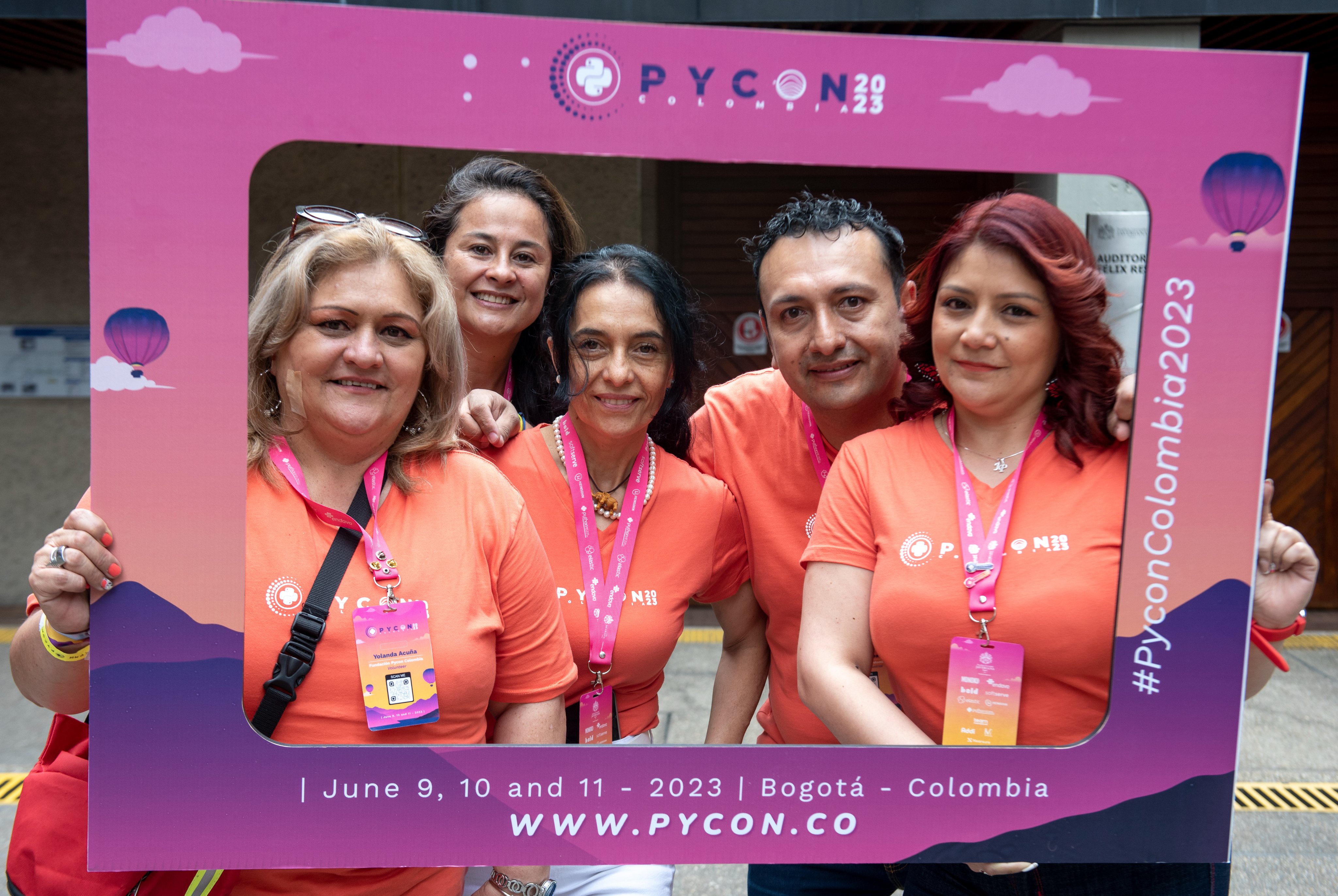 PyCon Colombia on Twitter: "Our PyCake is here! Enjoy this sweet moment between our speakers and ...