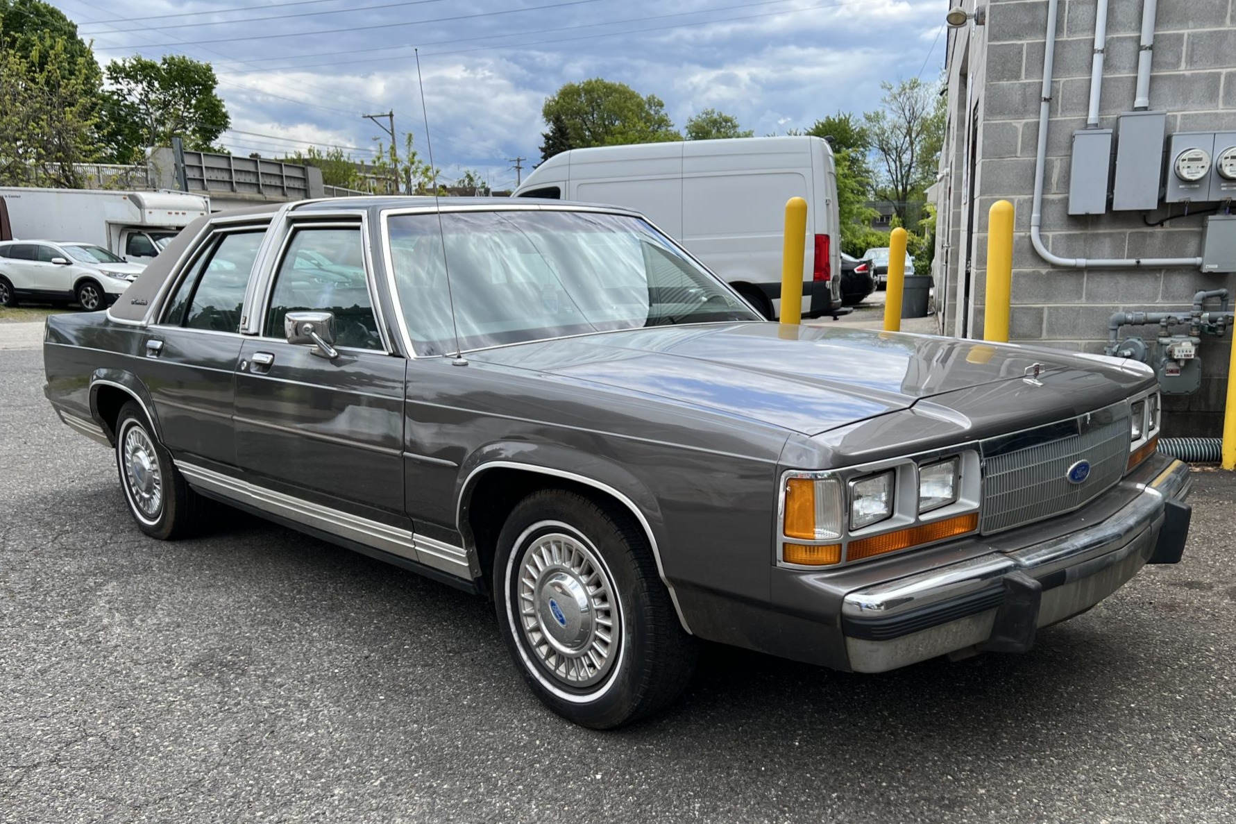1987 Ford Ltd