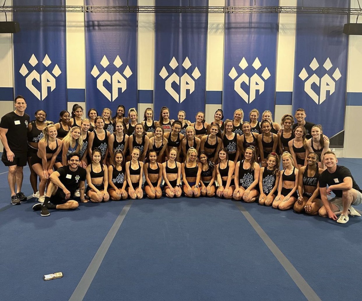 Cheer Athletics Panthers Uniformen 2023